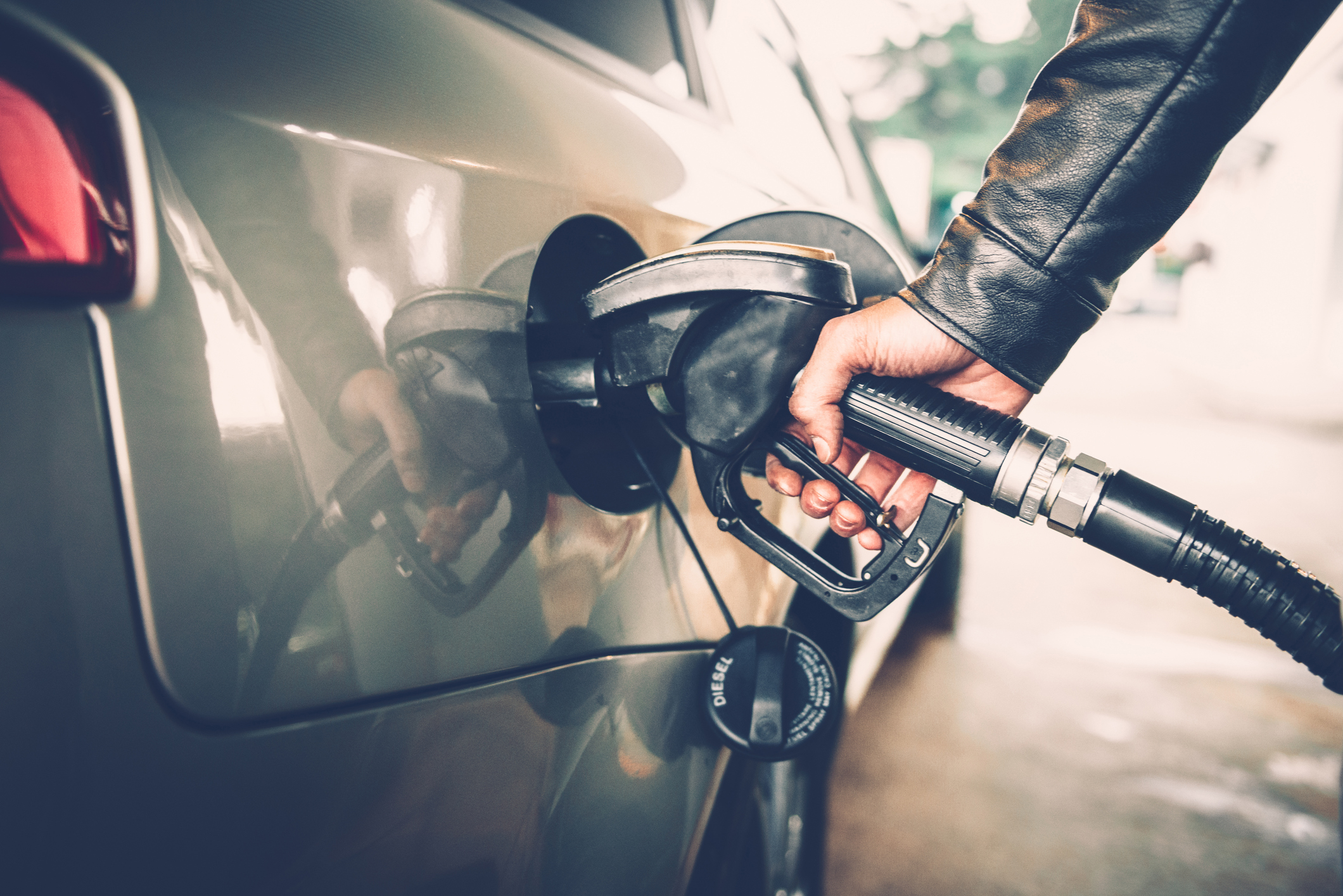 8 Tips to Save Money with Better Fuel Consumption | Jiffy Lube ...